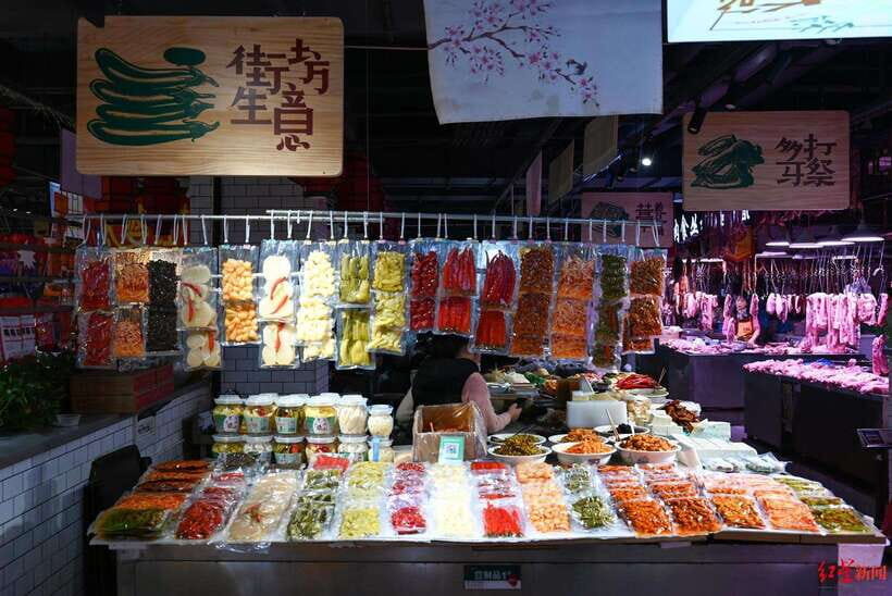 Chengdu: Private Panda Base and Sichuan Cuisine Tour - Discovering Chengdus Highlights