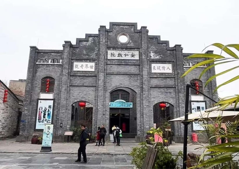 Chengdu : Vintage Tram, DIY Lacquer Fans & Museums - In-Depth Itinerary Breakdown