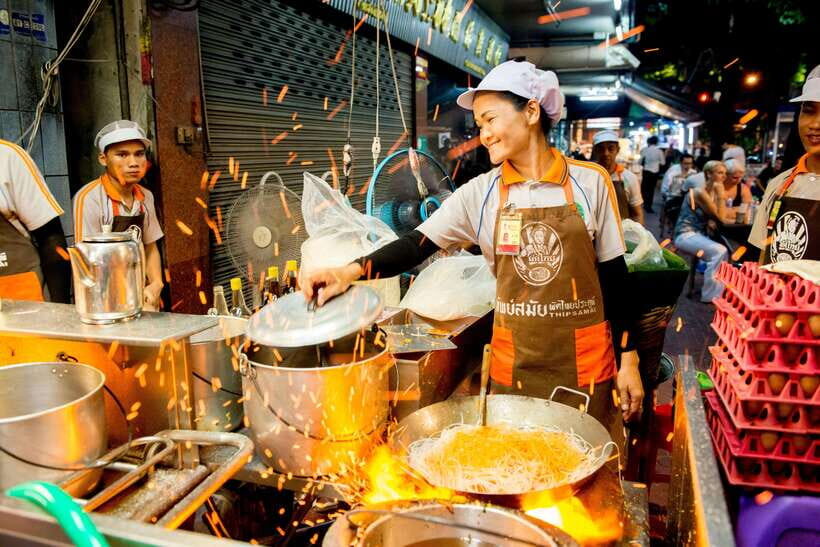 Chiang Mai: Evening Sightseeing and Local Food Guided Tour - A Deep Dive into the Chiang Mai Evening Tour