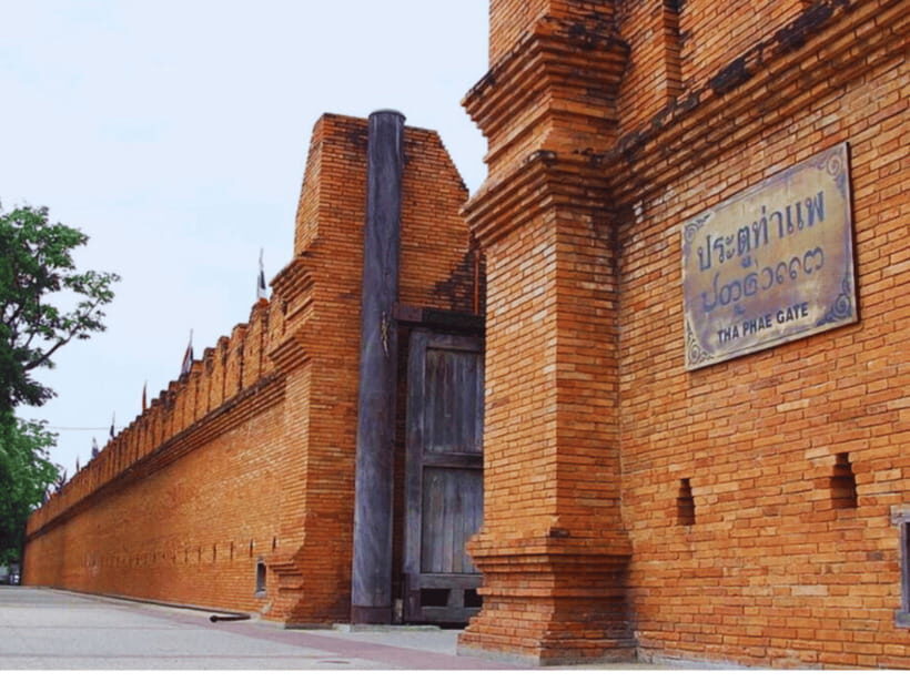 Chiang Mai: Evening Tuk-Tuk Tour - Temples Under the Night Sky