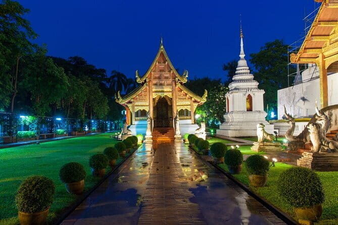 Chiang Mai Temples and Market Tuk Tuk Night Tour - How the Tour Works in Practice