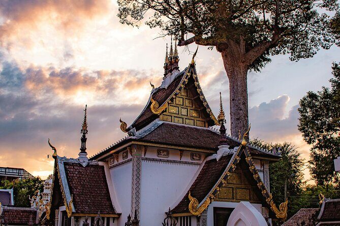 Chiang Mai: Twin Pagodas and Wachirathan Waterfall, private - A Closer Look at the Tour Experience