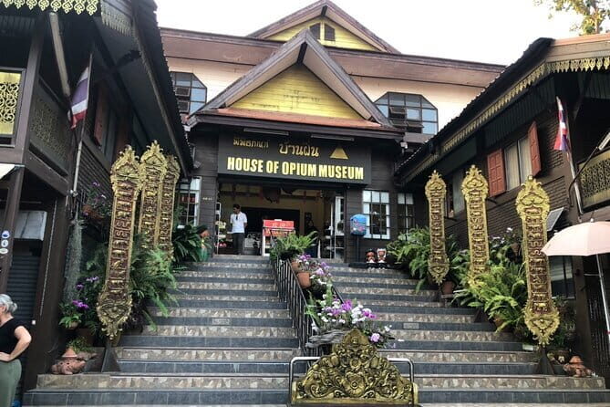 Chiang Rai Join Day Tour - Stopping at Wat Rong Khun: The White Temple