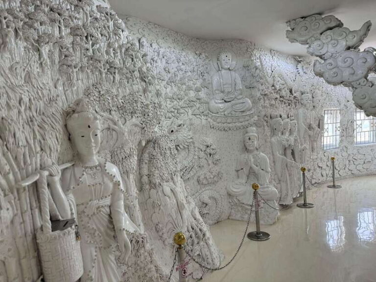 Chiang Rai: Private Half Day Tour Temples & Lalita Cafe - In-Depth Look at the Itinerary