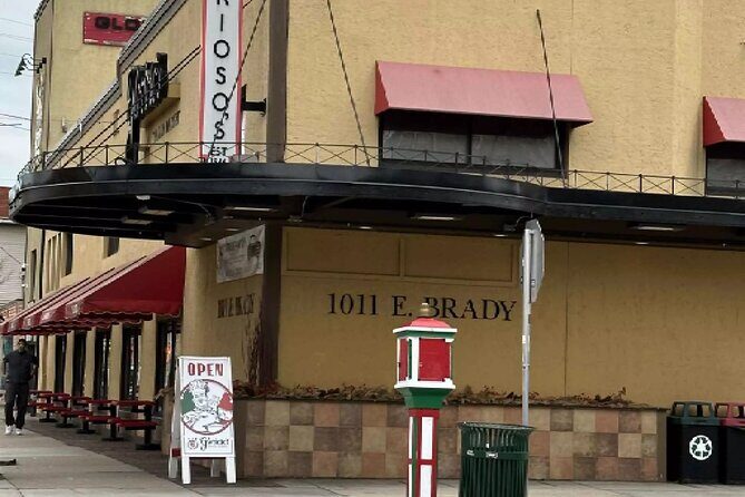 City of Neighborhoods: A Self-Guided Audio Tour in Milwaukee - Ending at the Oak Leaf Trail