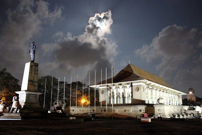 Colombo By Night With Dinner At Cinnamon Lakeside Hotel - Who Is This Tour Best For?
