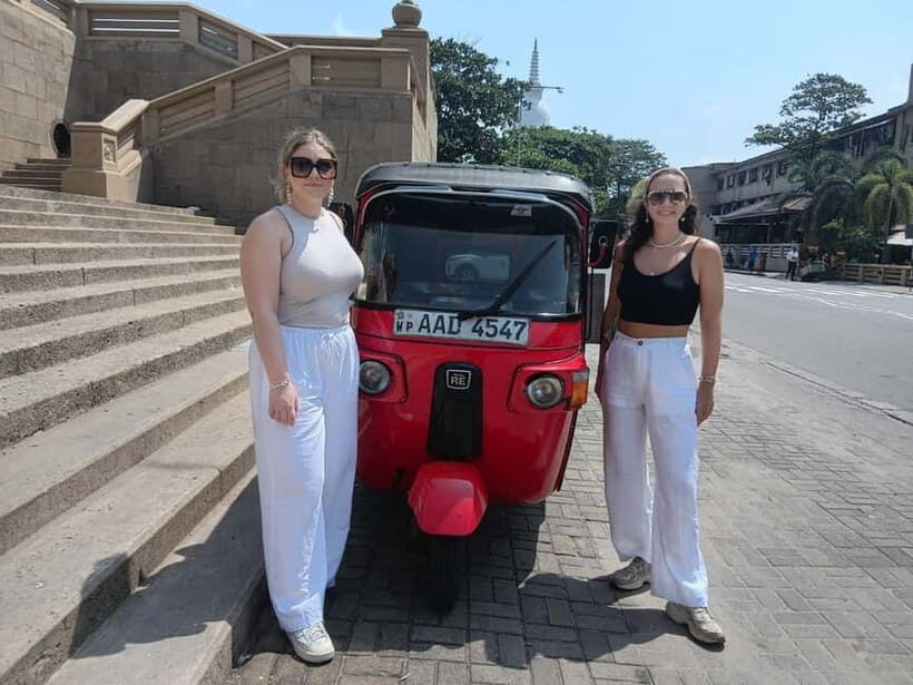 Colombo: Highlights of City Tour by Tuk-Tuk with Pickup - Cultural Touches and Refreshments