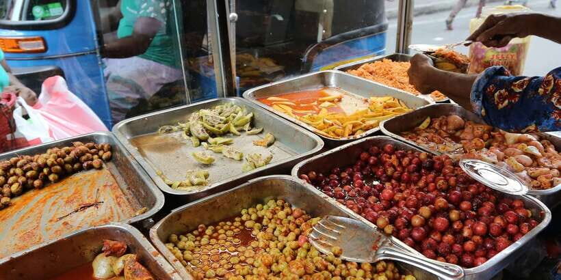 Colombo: Street Food Private Walking Tour with Transfer - The Itinerary in Detail: What to Expect