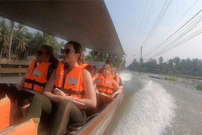 Colors of Damnoen Saduak from Bangkok - Wat Bang Khae Yai: Real Buddhist Monks and Ancient Statues