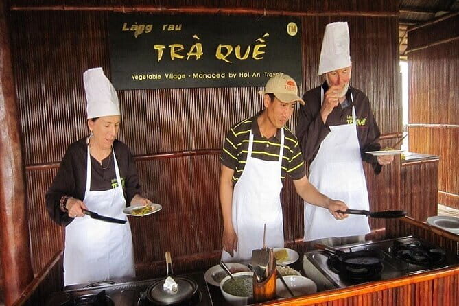 Cooking Class at Tra Que Village in Hoi An - Transportation and Group Size