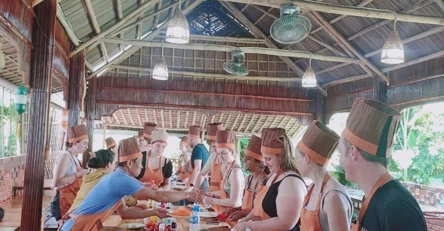 Cooking Class w Ph and Market & Basket Boat Ride in Hoi An - What Are the Key Points?