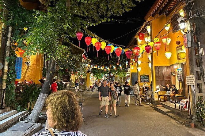 Cultural Exploration of Hoi An: Lantern Boat Ride and Street Food - A Tranquil Boat Ride and Lantern Tradition
