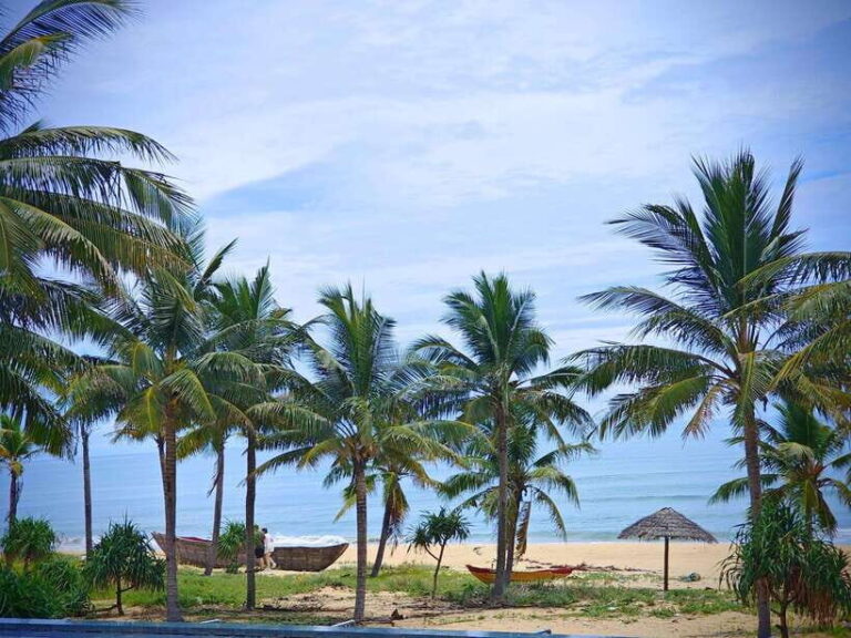 Da Nang : Private Car to Hue with Multi Sightseeing Stops - What You Can Expect