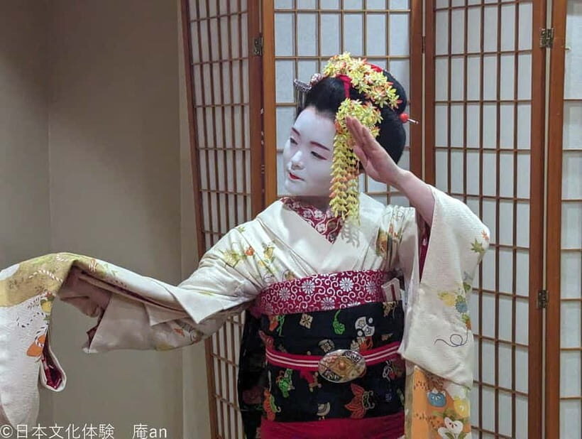 Dance and Game with Maiko - How Does This Experience Feel?