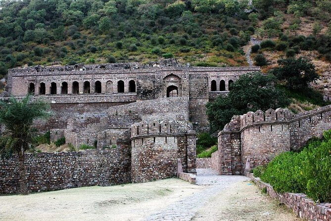 Day excursion to Bhangarh and Abhaneri from Jaipur with Lunch - A Delicious Lunch Break