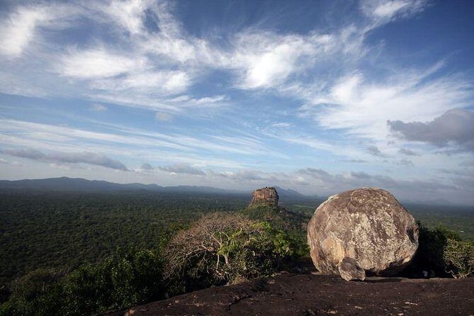 Day Excursions to PIDURAGALA ROCK from Colombo With Lunch - Lunch: Authentic Sri Lankan Flavors