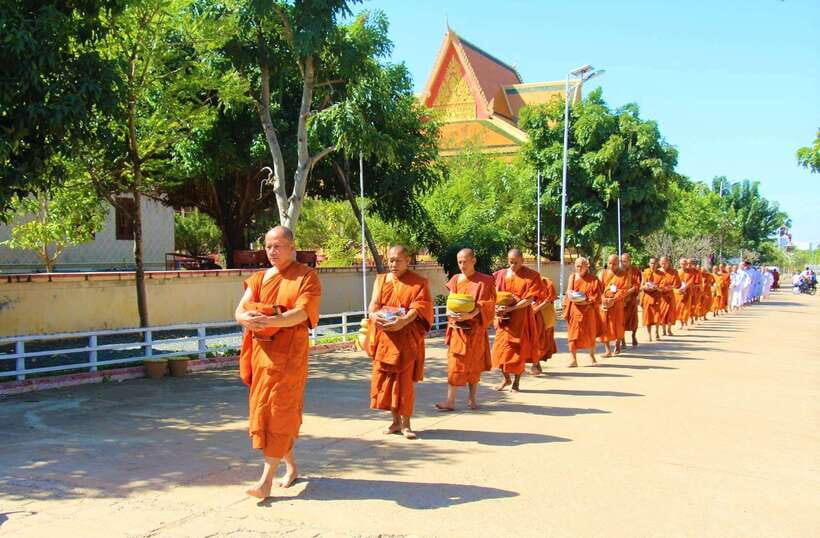 Day Trip to Oudong Mountain and Phnom Penh City Private Tour - Exploring the Highlights and Itinerary