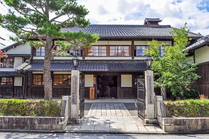 DayTrip Ohmi Hachiman from Kyoto - Strolling the Hachiman-bori Canal: Scenic and Serene