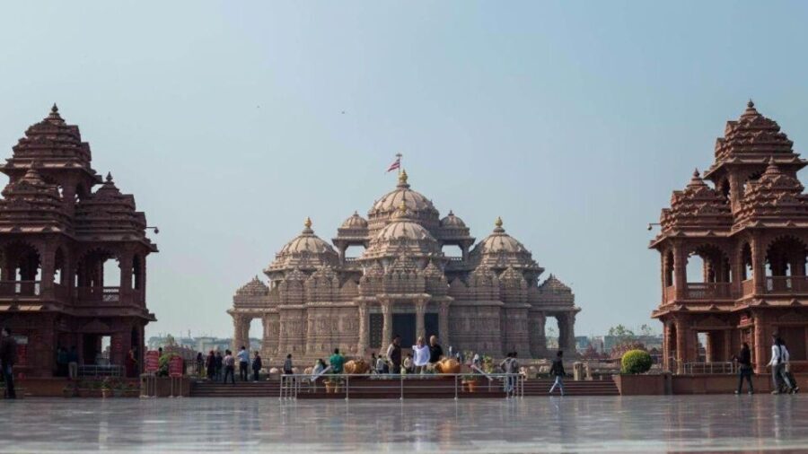 Delhi: Akshardham Temple, India Gate & Safdarjung Night Tour - The Logistics and Experience
