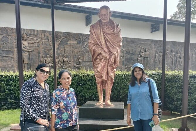 Delhi Day Tour with lunch Guide Entry Fees- Guided Tours by Car - Who Will Love This Tour?