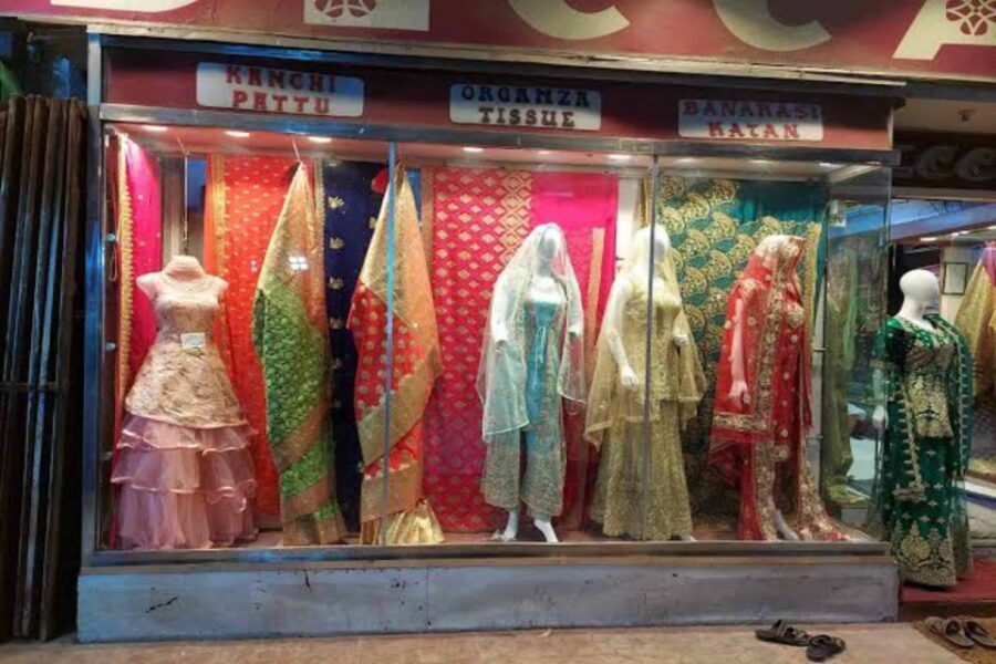 Delhi: Private Guided Shopping Tour in A/C car with transfer - Deep Dive into the Travel Experience