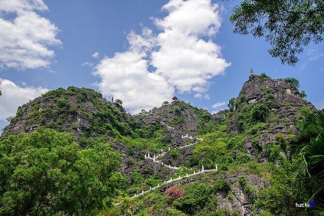 Deluxe & Small Group Hoa Lu Tam Coc Mua Cave Full Day Tour - Limousine Transfer - What makes this tour stand out?