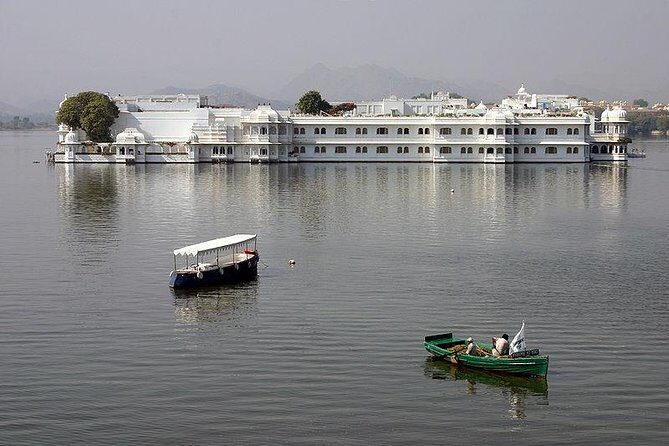 Dinner at Jag Mandir Island with Boat Ride on Lake Pichola - Udaipur - Scenic Beginnings: Lake Pichola and the Boat Ride