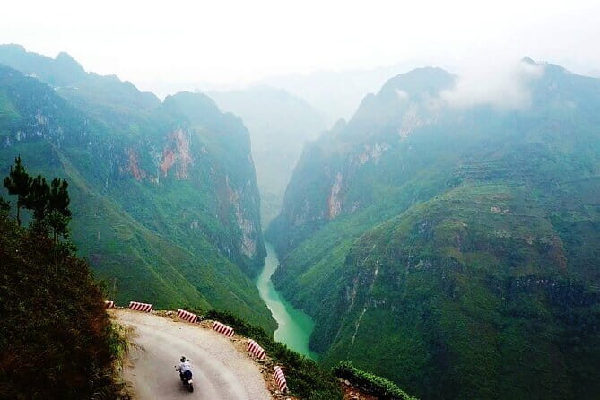 Discover Ha Giang 3D4N Tours by Motorbike -All inclusive - Day 2: Exploring the Geopark and Cultural Landmarks