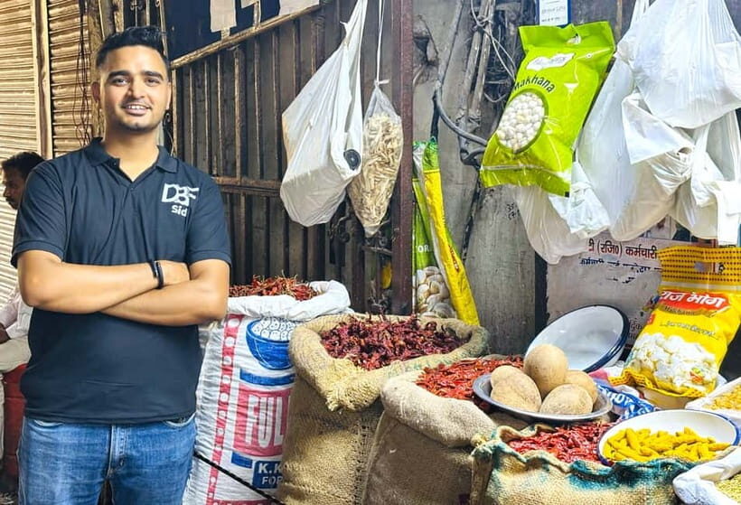 Discover Old & New Delhi: Private Tour with Street Food - Market & Cultural Immersion