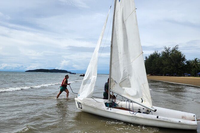 Discover Sailing Experience in Tanjung Aru Beach - The Scenic Setting and Views