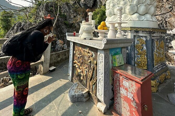 Discover the 4 most prominent spots on Cat Ba Island - Stop 2: Dng Trung Trang (Trung Trang Cave)
