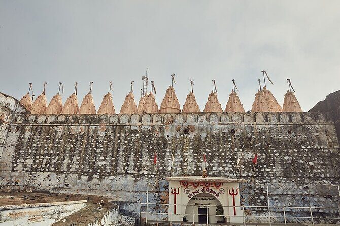 Divine Hills and Temples: Palitana Jain Temple Trekking Tour - Descending and Enjoying Local Flavors