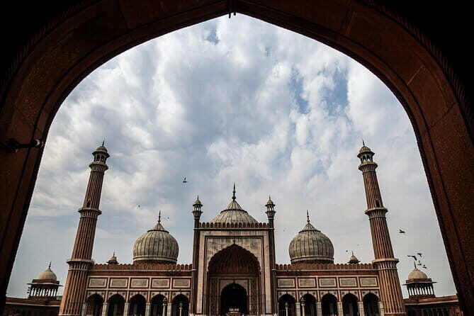 Exclusive Full-Day Guided Tour of Old and New Delhi - Authenticity and Value