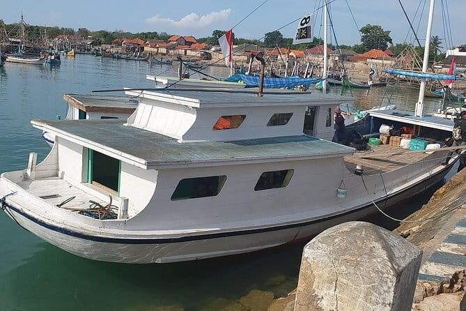 Explore Gili Labak island for Snorkeling depart from Surabaya Or Madura island - Beach Time & Meals