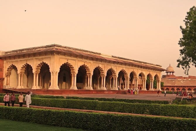 Explore Red Fort With Entrance & Private Guide - What Makes This Tour Stand Out