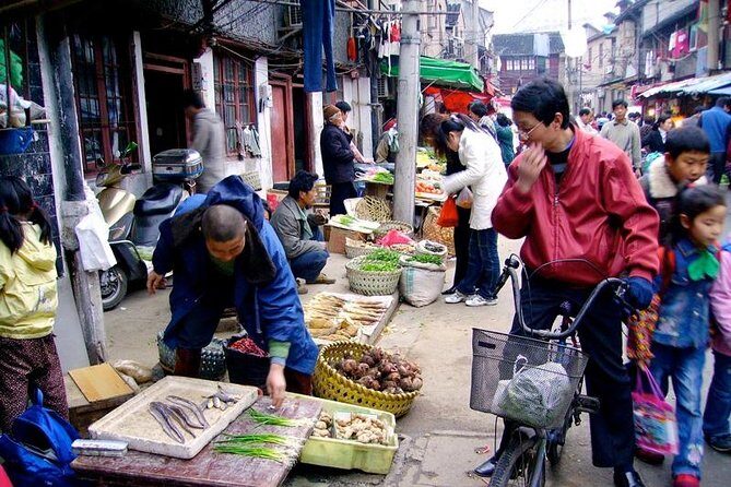 Explore Shanghai Ancient Downtown with Authentic Local Food - What We Love and What to Consider
