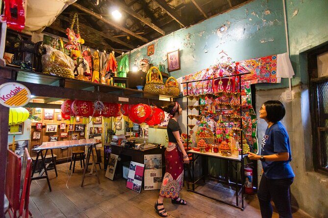 Explore The Back Alleys And Hidden Gems In Chinatown Bangkok - Who Will Love This Experience?