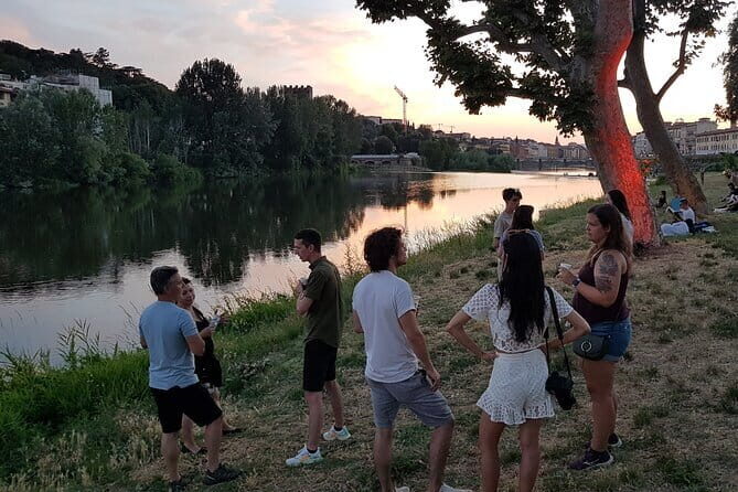 Florence Night Bike Tour with Wine and Aperitivo Picnic included - Deep Dive into the Itinerary