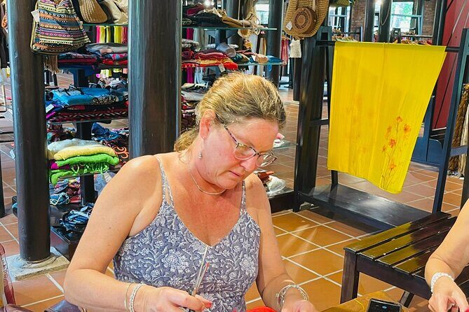 Foldable Lantern Art Class with Acrylic Painting Hoi An - FAQs