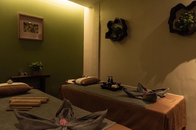 Four Hand Bliss (65 Mins) + Free Pick up or Drop Back - Deep Dive: The Details of Your Spa Visit