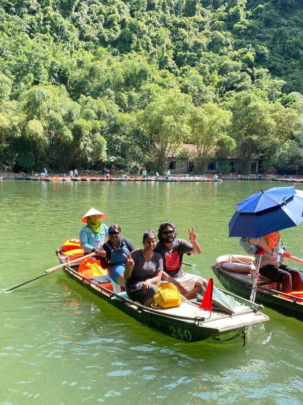 FRIENDLY TRAVEL HOA LU-TRANG AN 1 SMALL GROUP BY LIMOUSINE - Starting Your Day: The Limousine Comfort