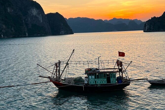 From Cat Ba: Explore Lan Ha Bay with Amazing Sunset Boat Tour - The Itinerary in Detail