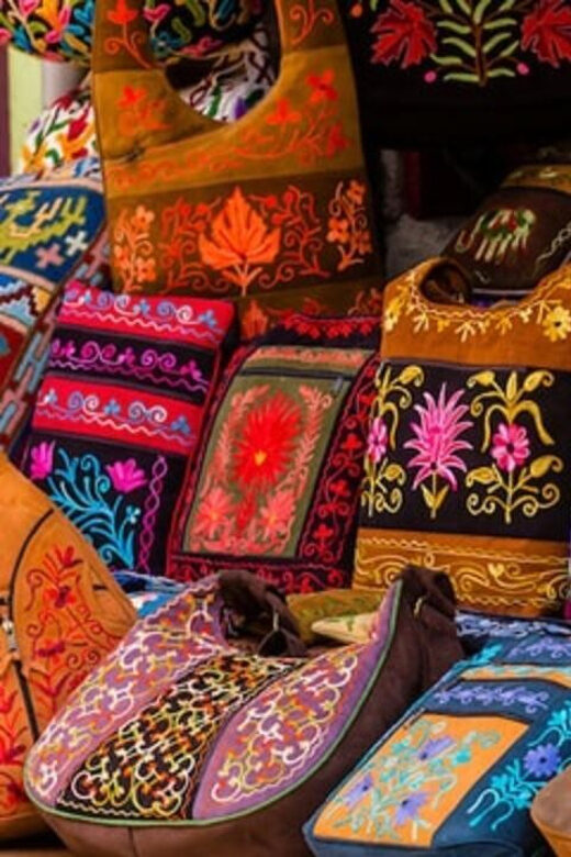 From Delhi/Agra/Jaipur: Half day private shopping tour. - The Itinerary in Detail