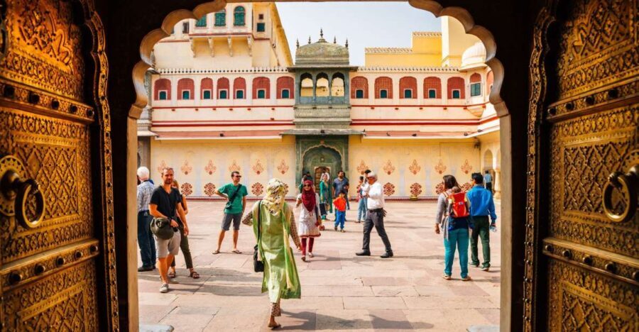 From Delhi: Jaipur Sightseeing Day Tour with Hotel Pickup - The Itinerary in Detail