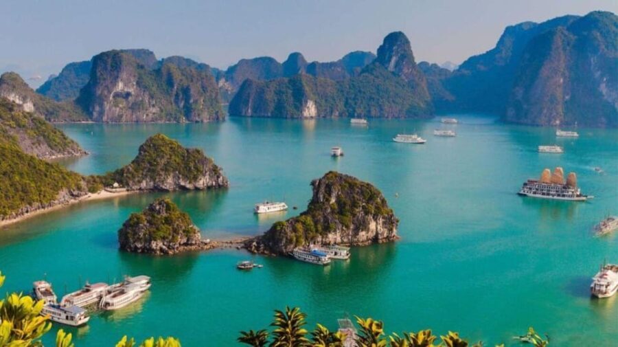 From Ha Noi: Explore Ha Long Bay & 6-Hour Cruise on Day Trip - The Experience: What Travelers Can Expect