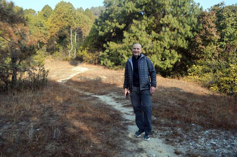 From Kathmandu: 3-Day Chisapani-Nagarkot Trek & Bhaktapur - What to Expect from Your Guides and Accommodations