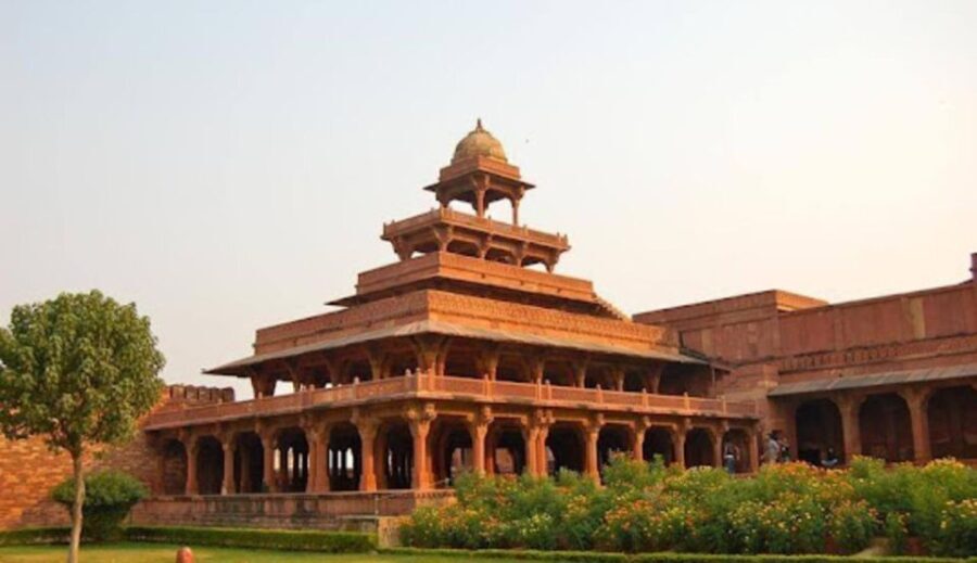 From New Delhi: Taj Mahal Sunrise Tour with Fatehpur Sikri - Discovering Mughal Treasures: What the Tour Offers