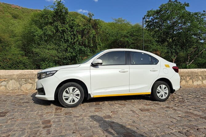 From Udaipur: Private Transfers Cab To Jaipur with Sightseeing - Key Points