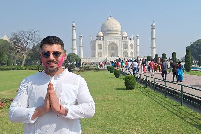 Full day Taj mahal & Red fort tour by Gatimaan Train from Delhi - Exploring Agra Fort