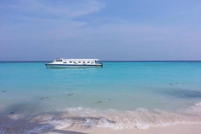 Full Day Tour in Mantanani - Arrival at Mantanani Islands: Welcome to Paradise